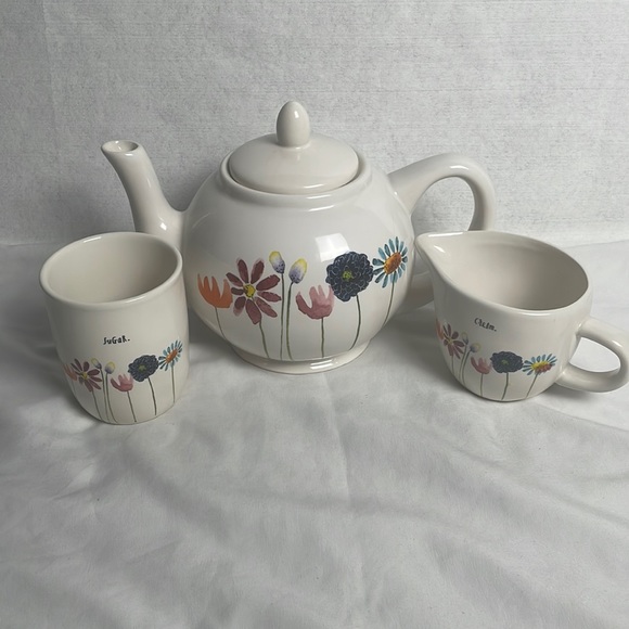 Rae Dunn | Kitchen | Rae Dunn Bloom Tea Set With Cream And Sugar Set ...